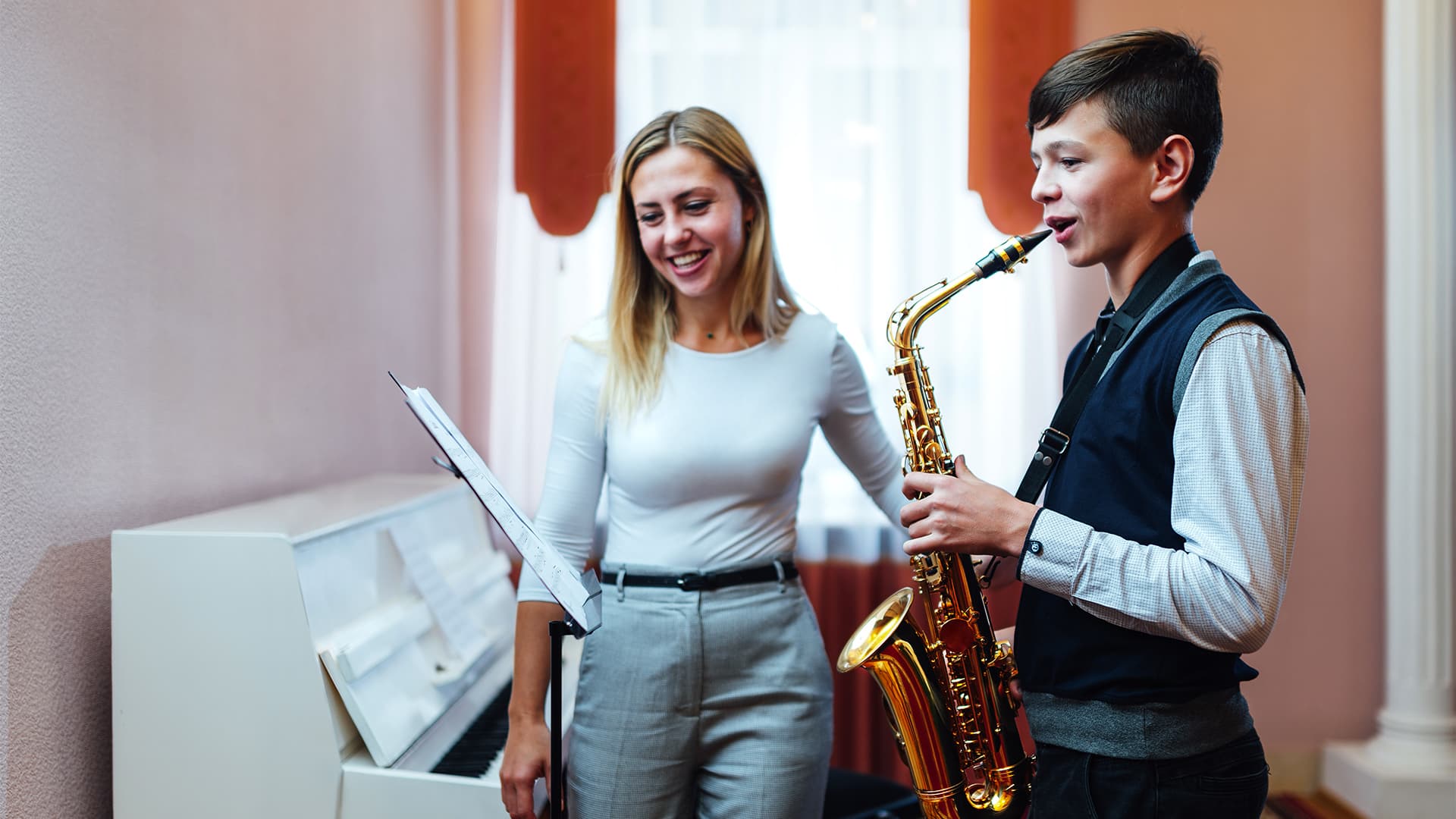 Singing Classes Dubai, Abu Dhabi | Singing lessons | Vocal Coach